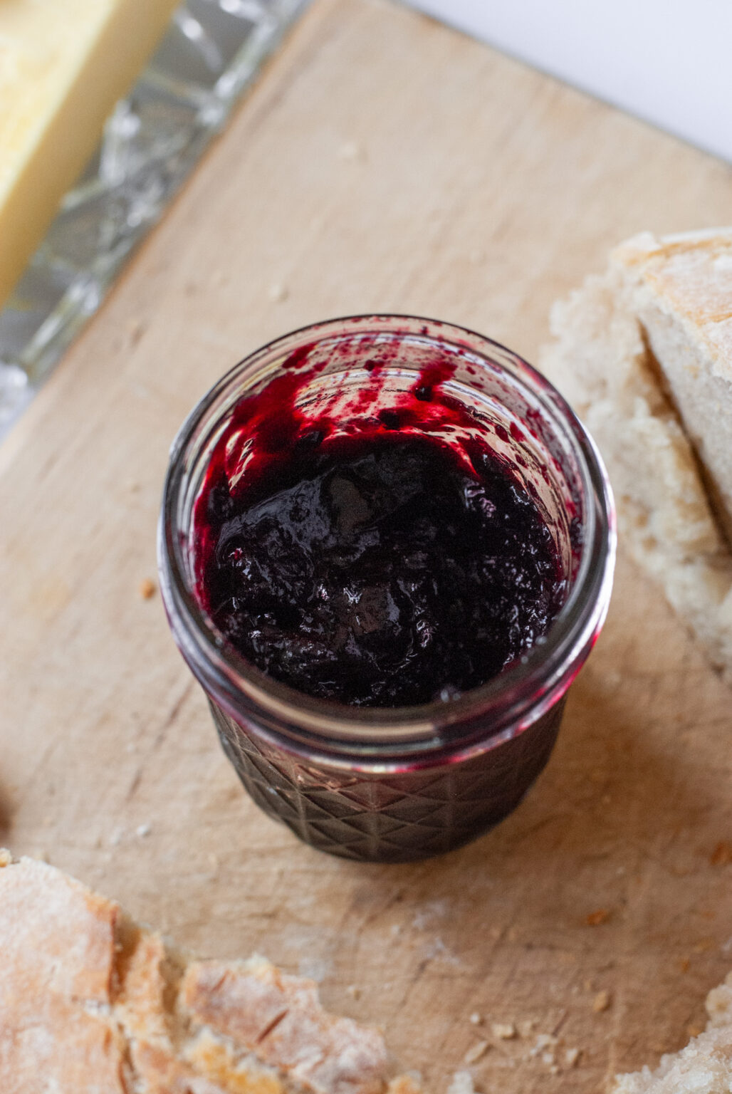 Yummy Blueberry and Jalapeño Pepper Jam Recipe - The Little Modern Farm