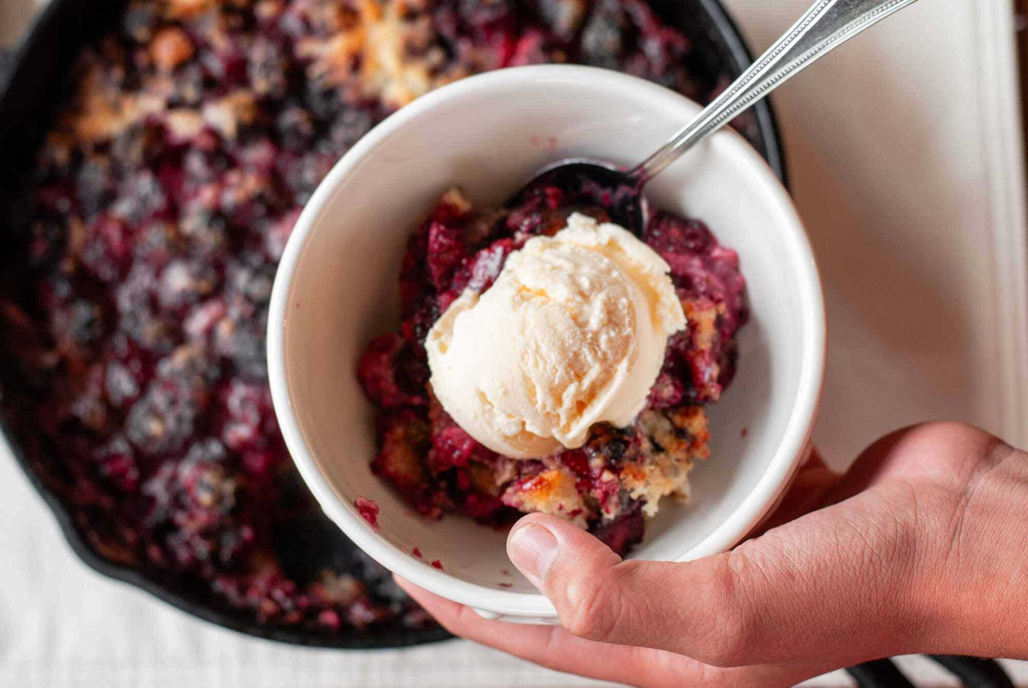 Easy Recipe for Blackberry Cobbler - The Little Modern Farm